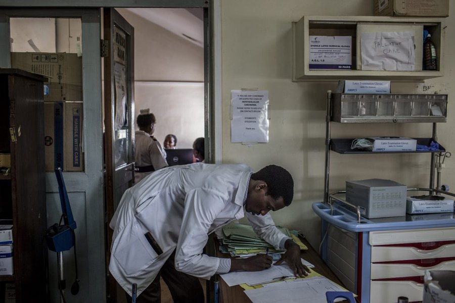 Medical staff inside the solid tumor ward of the Uganda Cancer ...