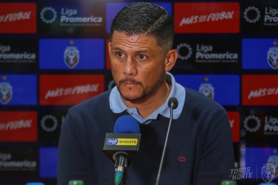 Alexander Vargas estalló contra la administración de su club