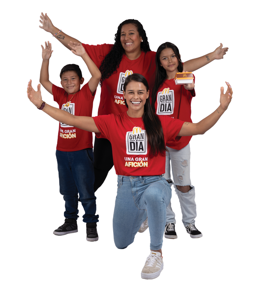 Paula Coto junto a familia de Casa Ronald McDonald